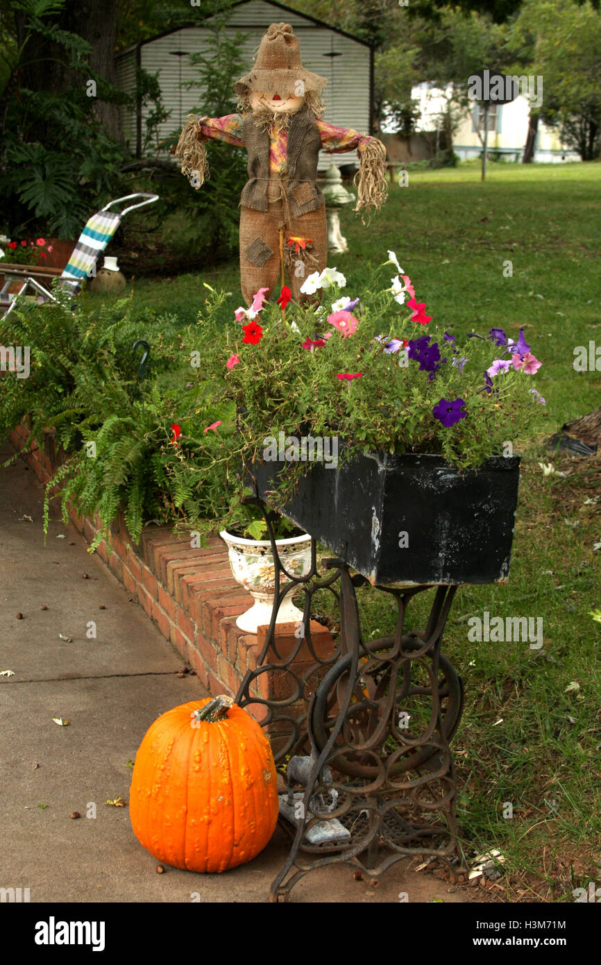 Metal scarecrow hi-res stock photography and images - Alamy