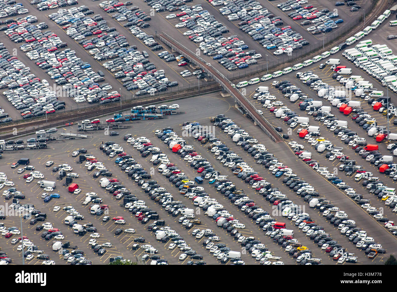 Car parking lot overview hi-res stock photography and images - Alamy