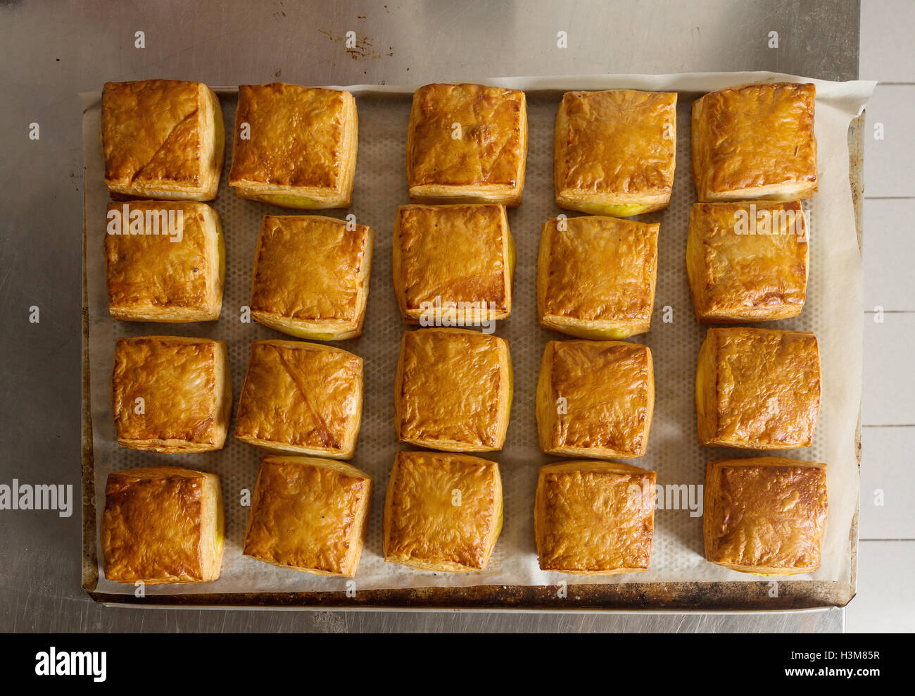 Cake factory production hi-res stock photography and images - Alamy