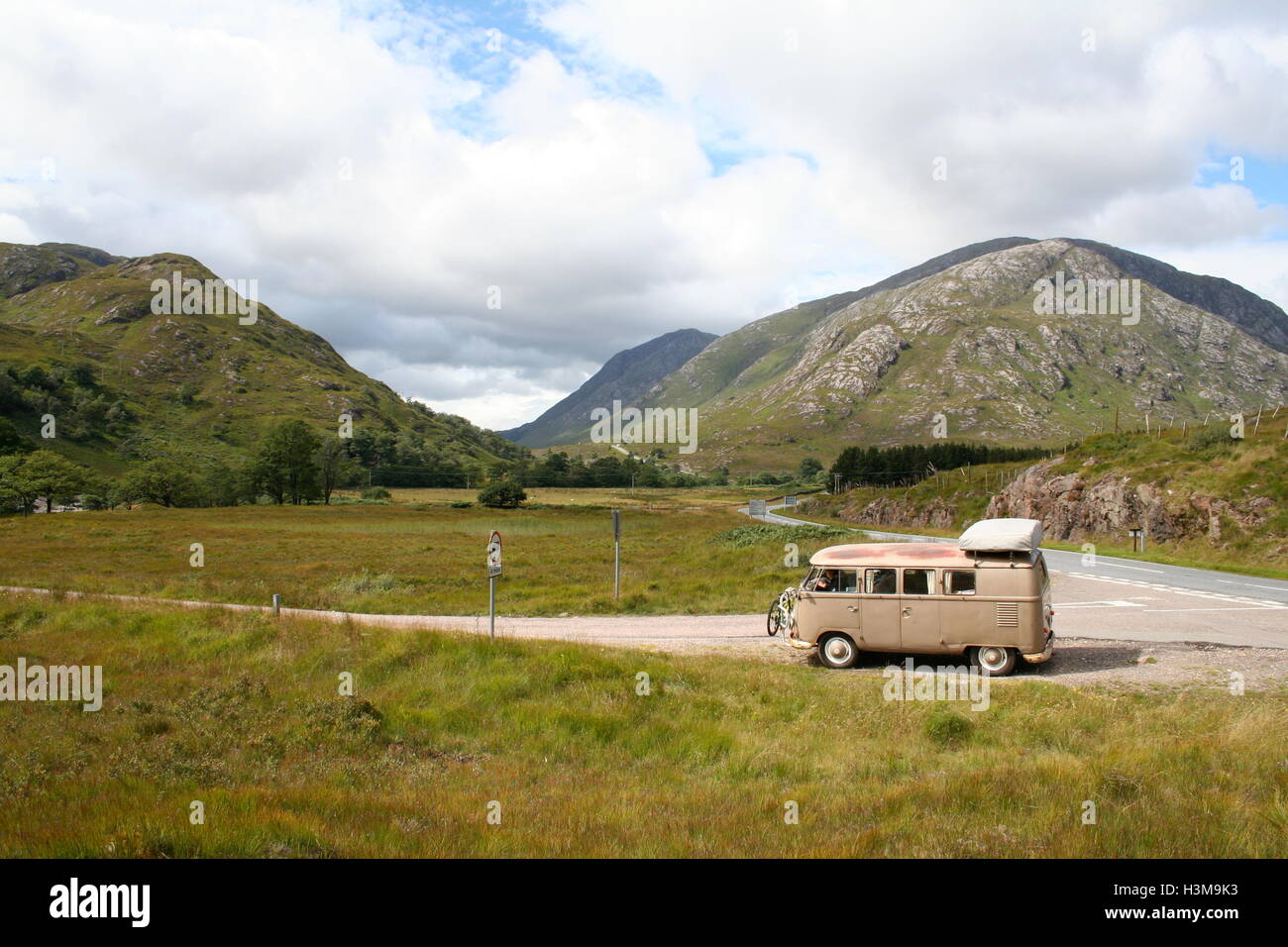 Vw kombi hi-res stock photography and images - Alamy