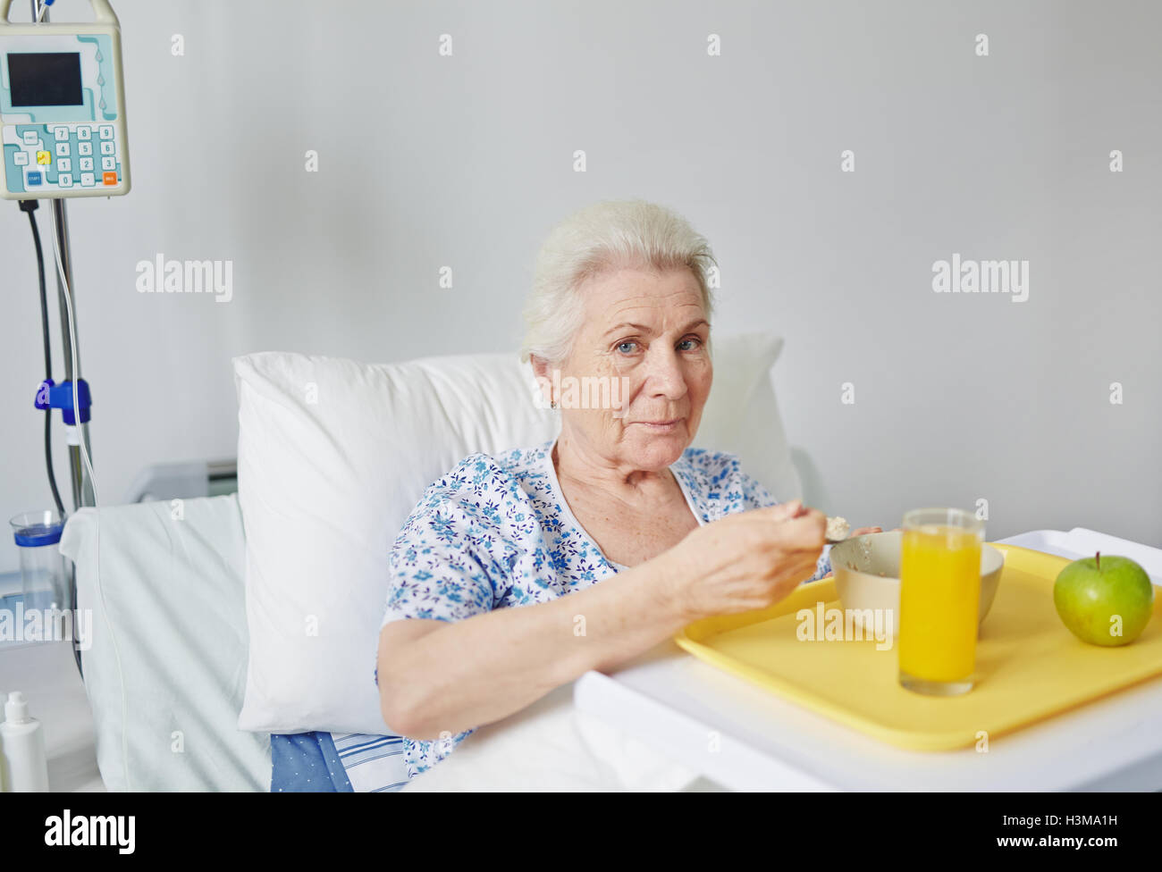 Patient eating breakfast in hospital bed Stock Photo - Alamy