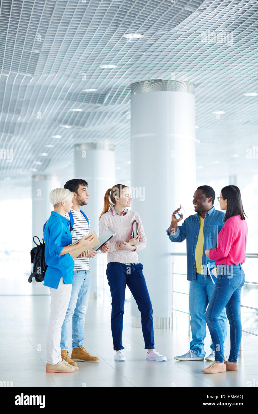 Intercultural students discussing lecture at break Stock Photo - Alamy