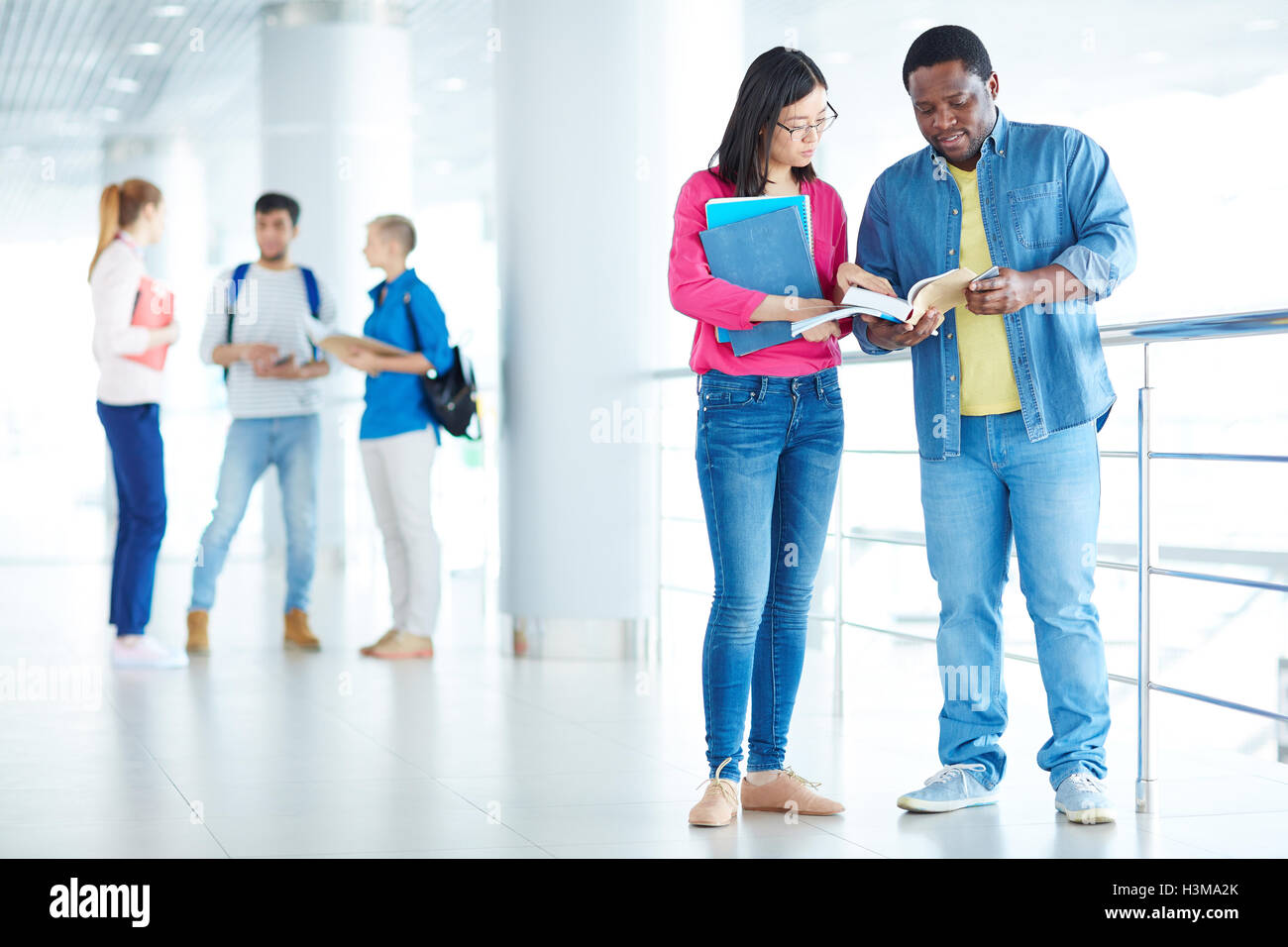 Man reading dictionary hi-res stock photography and images - Alamy