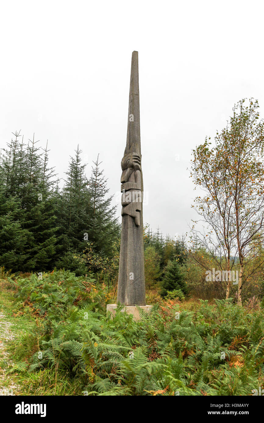 A wooden sculpture or totem pole called 'Romeo' in Grizedale Forest ...