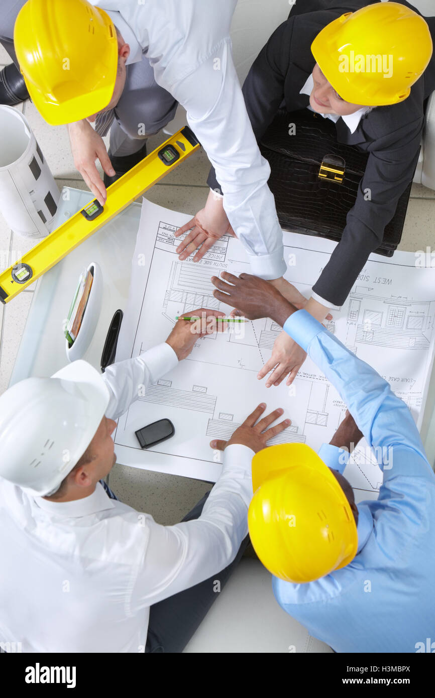 Construction plant man worker making hi-res stock photography and ...