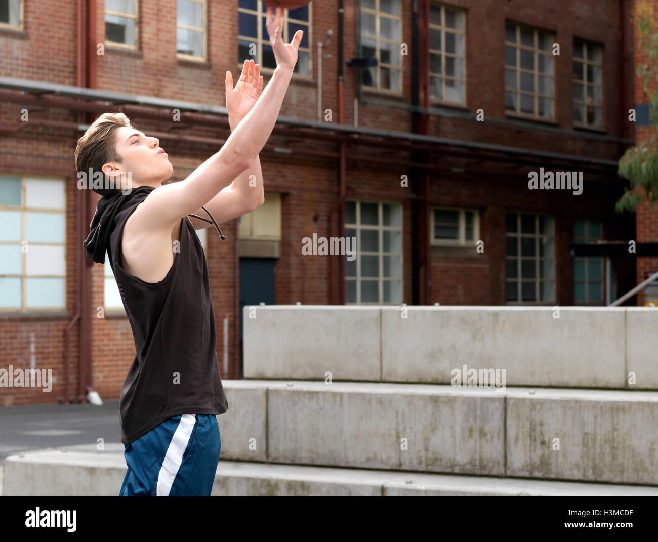 Young man playing basketball in outdoor court Stock Photo - Alamy