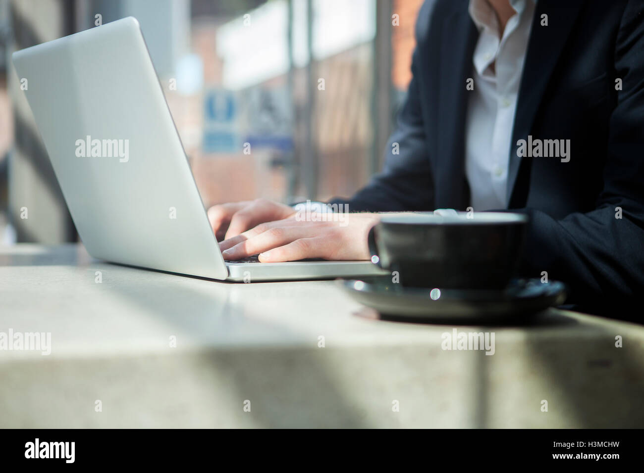 London work cafe laptop hi-res stock photography and images - Alamy