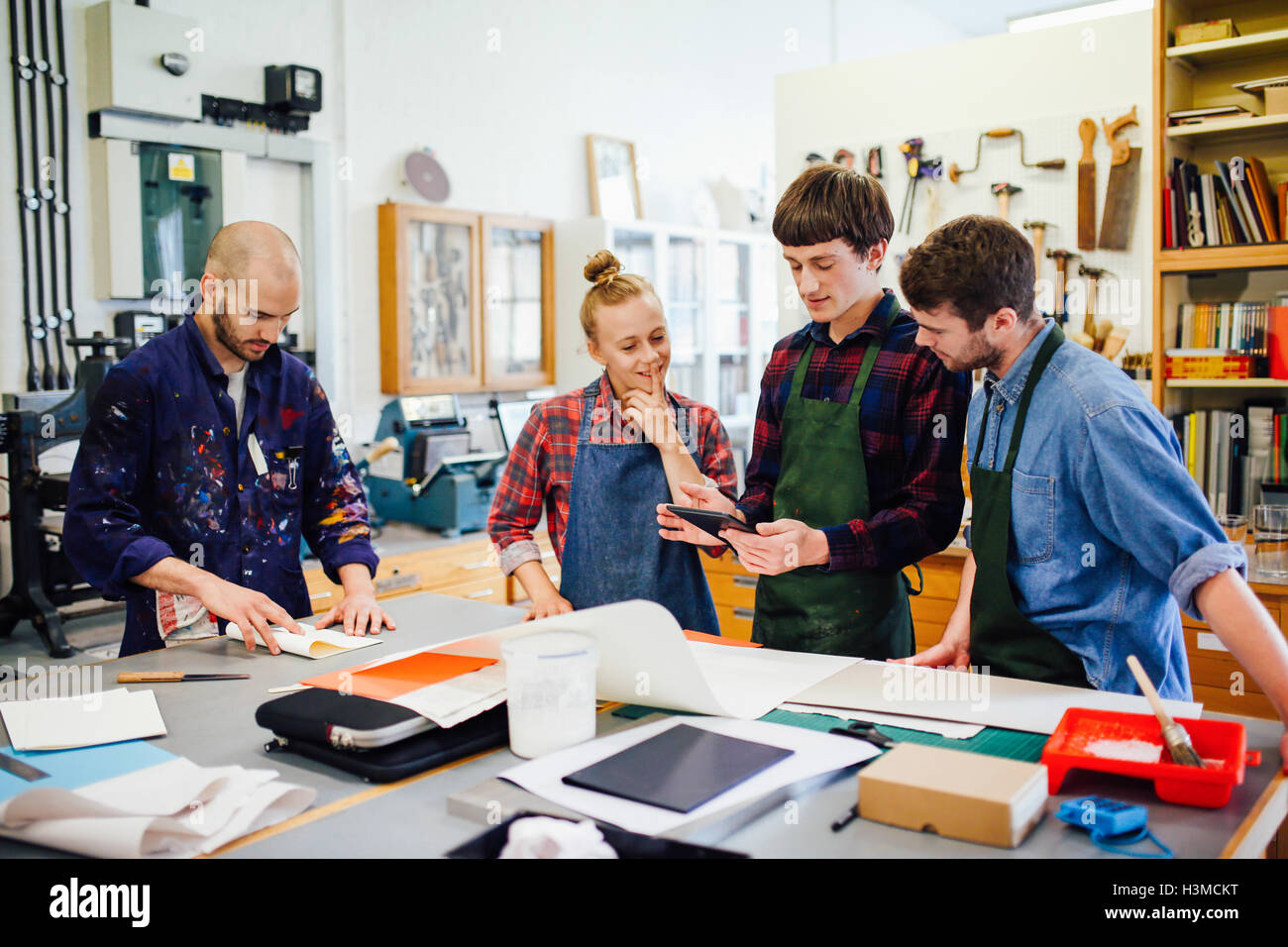 Craftspeople craftsperson hi-res stock photography and images - Alamy