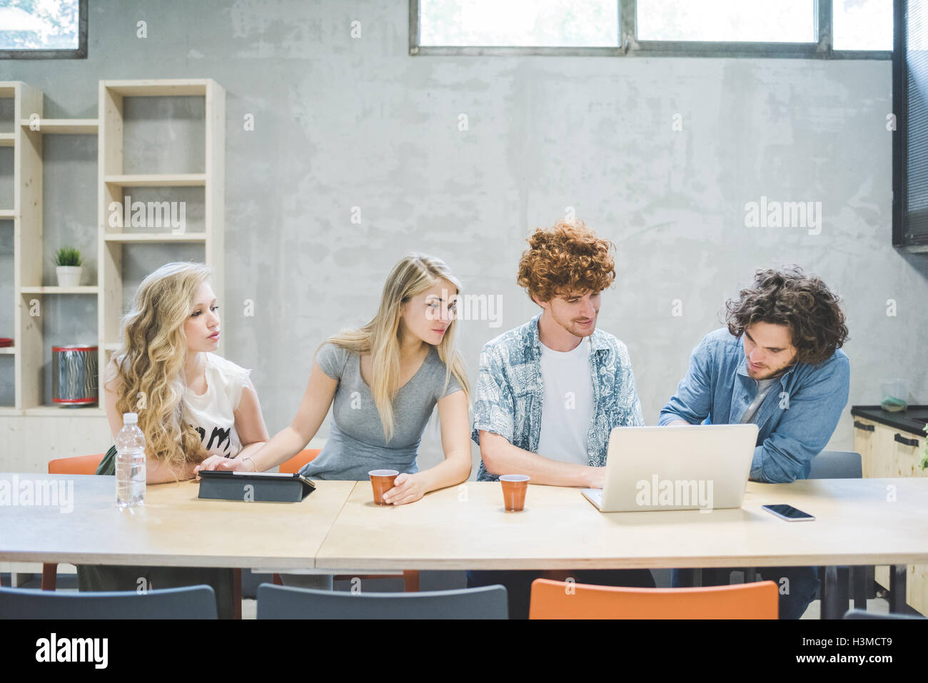 Open plan office workers hi-res stock photography and images - Alamy