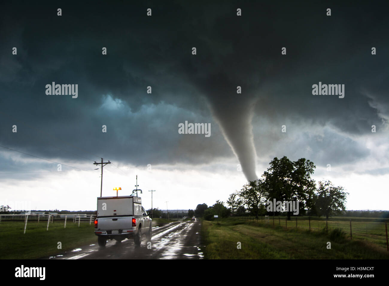 Tornado research hi-res stock photography and images - Alamy