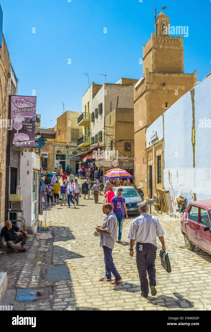 Arab women crowded street hi-res stock photography and images - Alamy