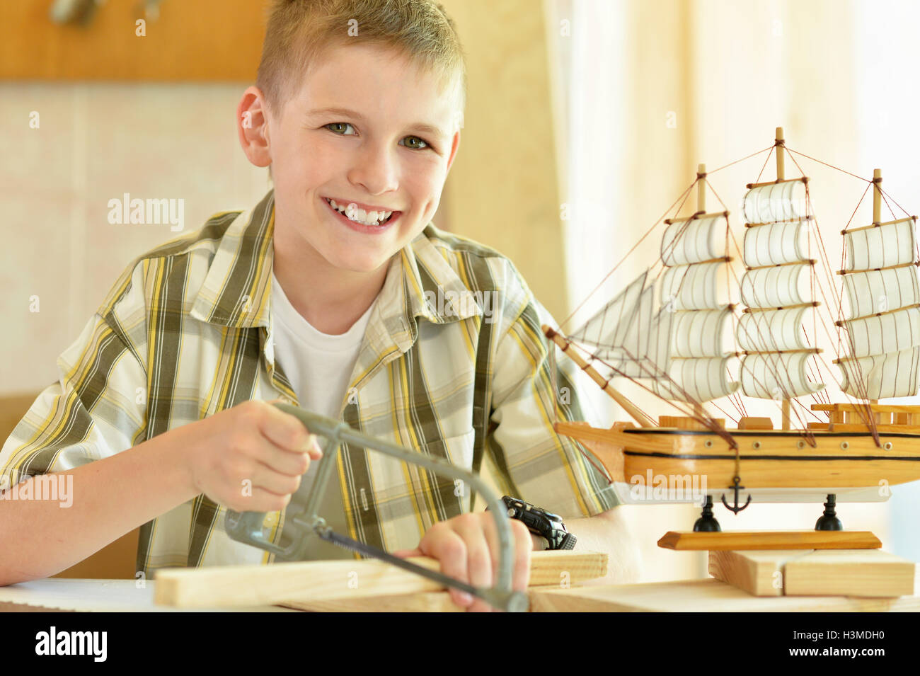 little boy working with wood Stock Photo - Alamy