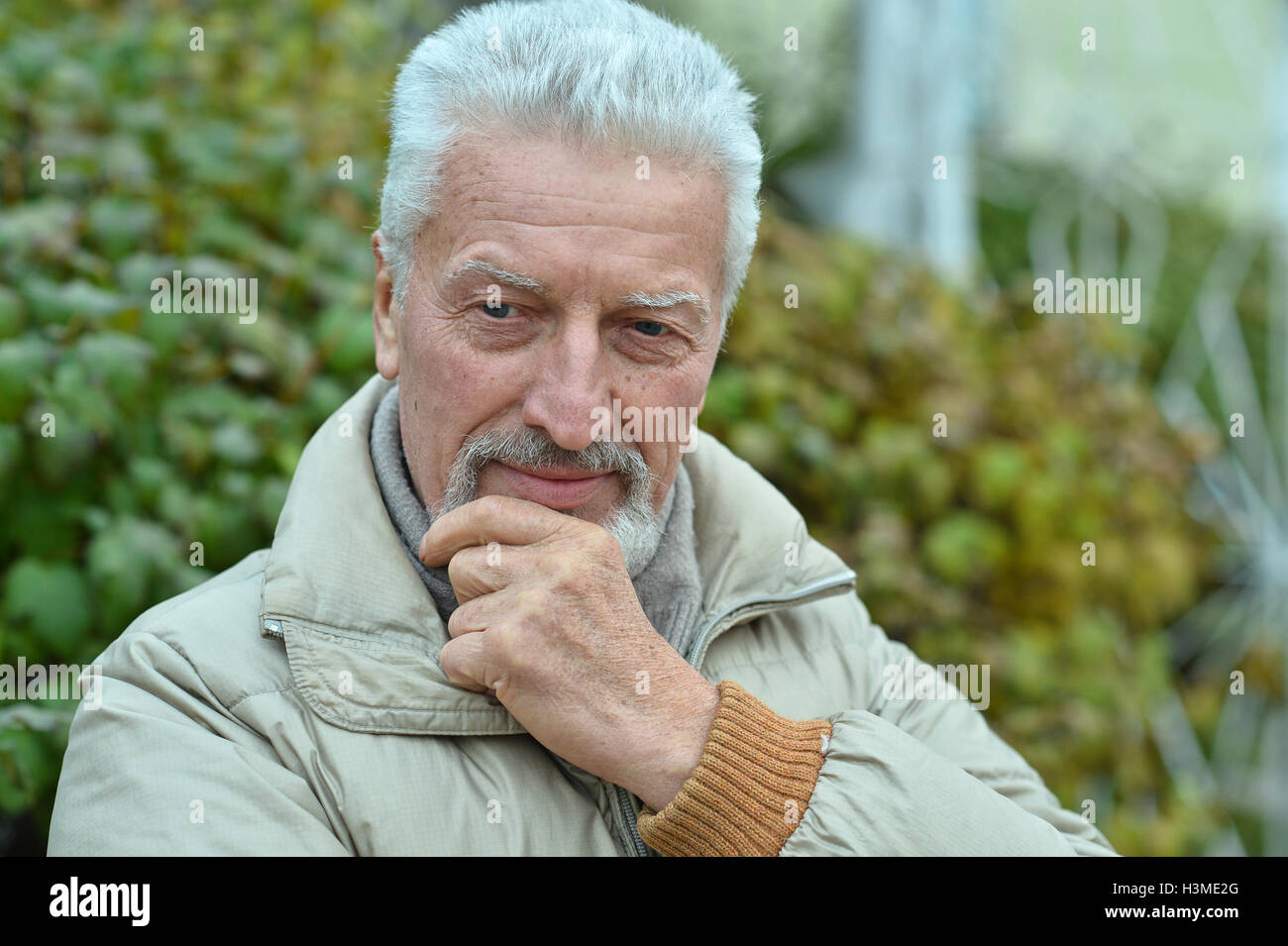 Senior man thinking Stock Photo - Alamy