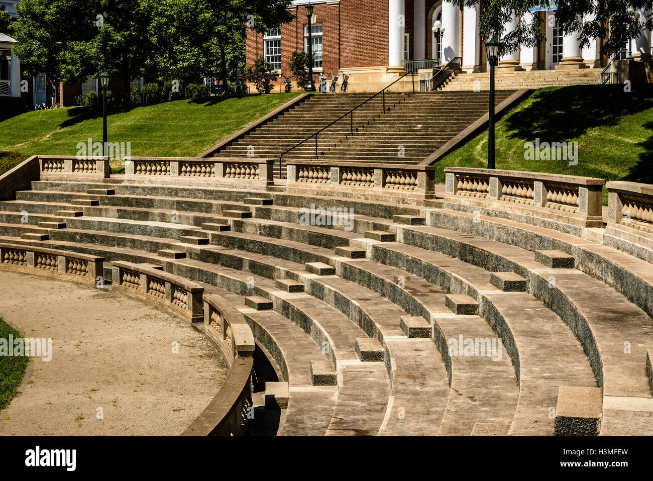 University of virginia amphitheater hi-res stock photography and images ...