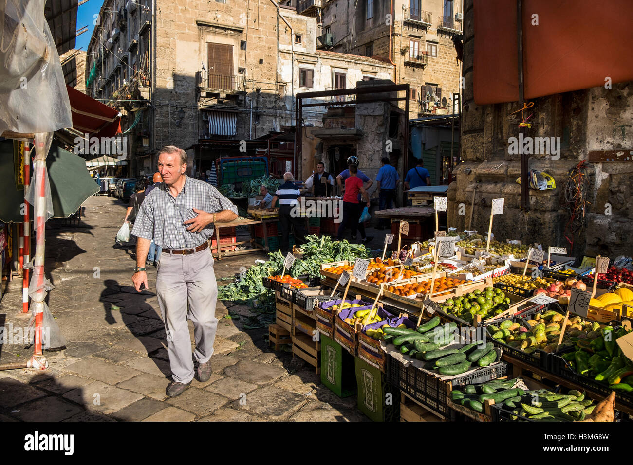 Italy, Sicily, Palermo, Ballarò market Stock Photo - Alamy