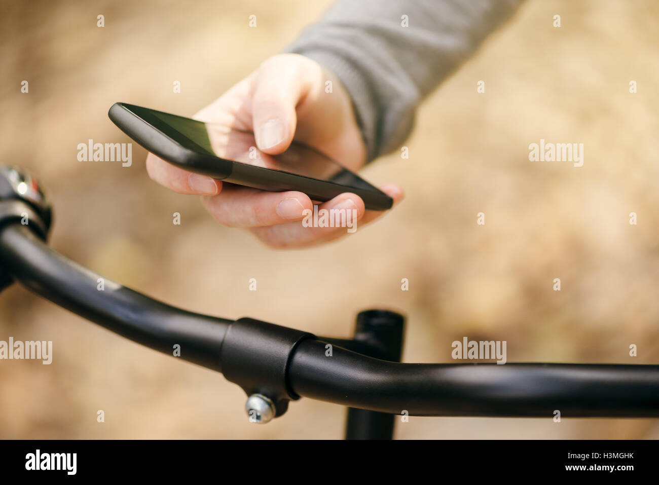 Using smartphone on bicycle hi-res stock photography and images - Alamy