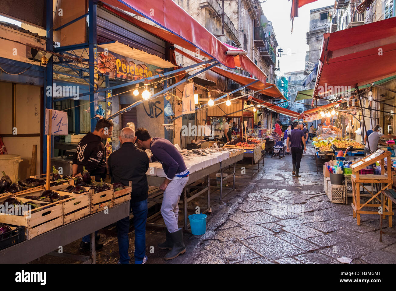 Italy, Sicily, Palermo, Ballarò market Stock Photo - Alamy