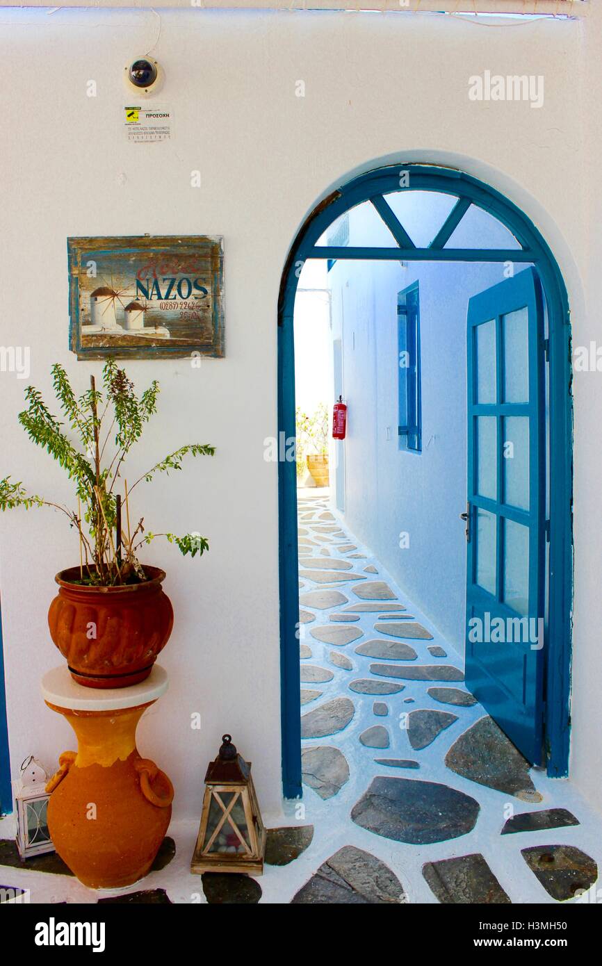 Greek doorway hi-res stock photography and images - Alamy