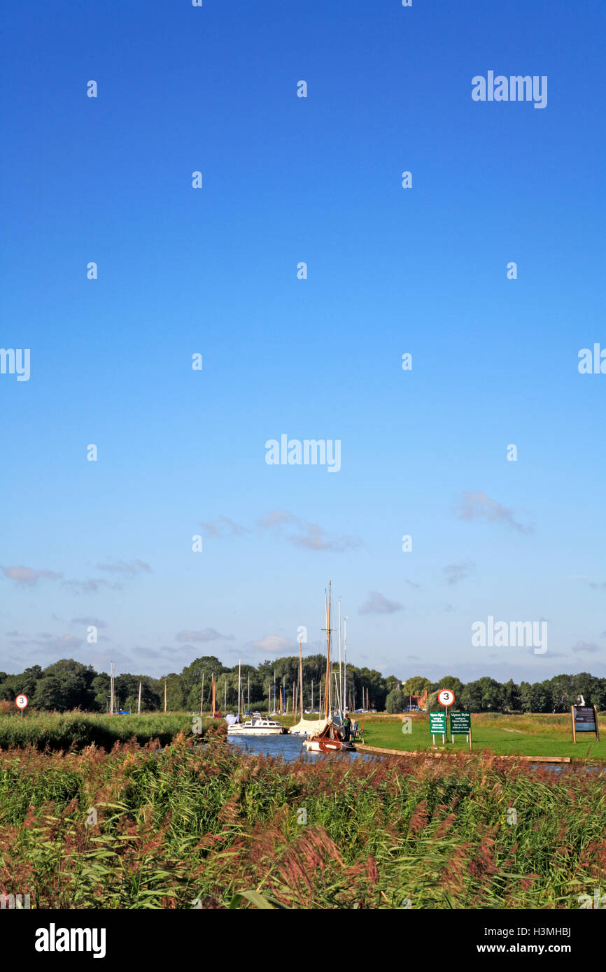 Boats upton on norfolk hi-res stock photography and images - Alamy