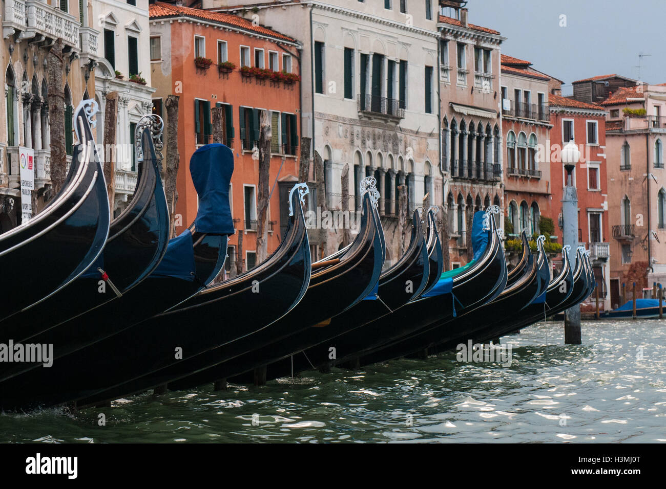 Gondolas along the grand canal hi-res stock photography and images - Alamy