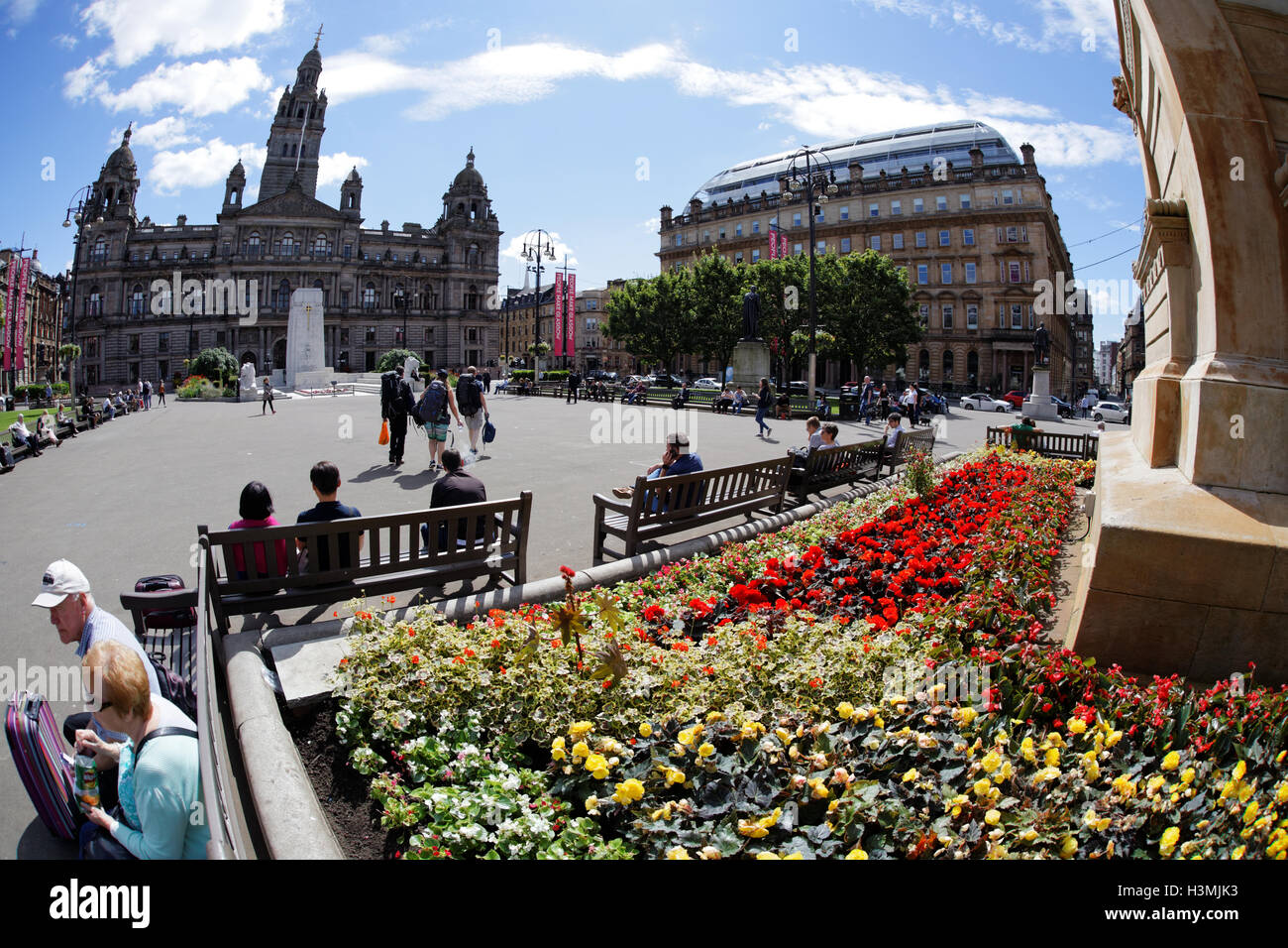 George Square and the city chambers with the cenotaph in Glasgow city ...