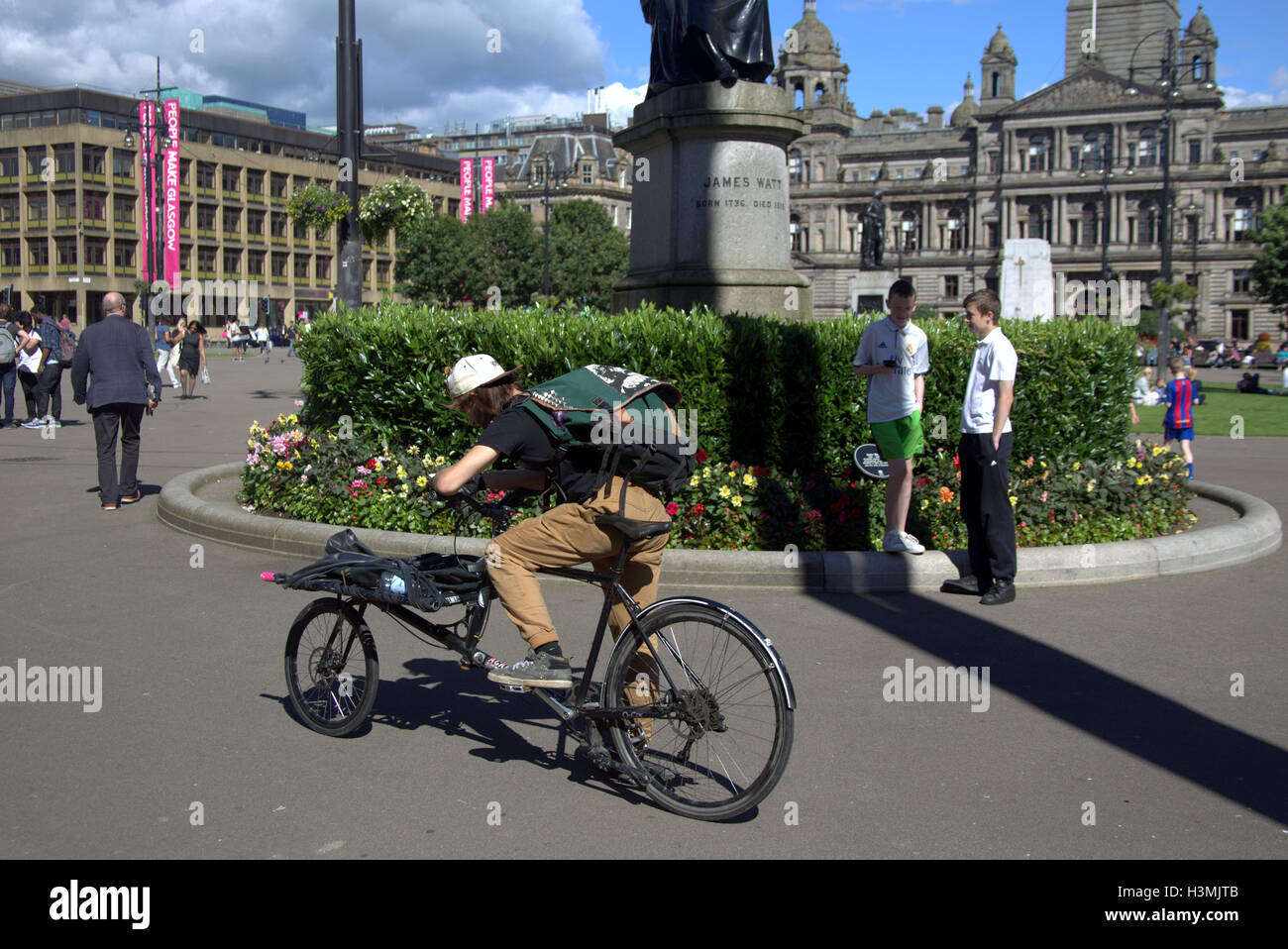 George Square and the city chambers with the cenotaph in Glasgow city ...