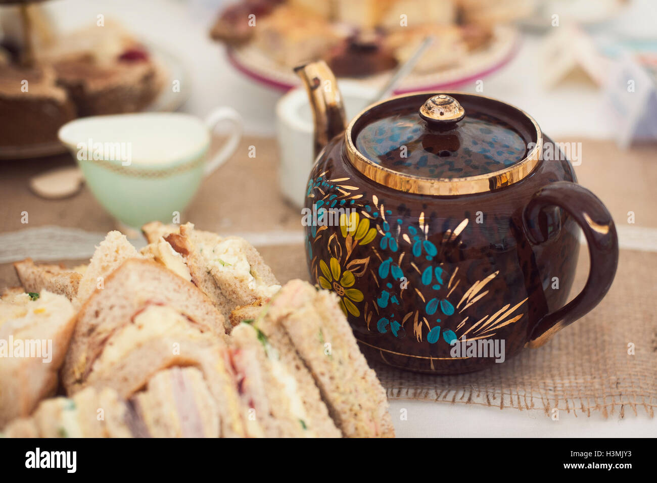 English tea tray hi-res stock photography and images - Alamy