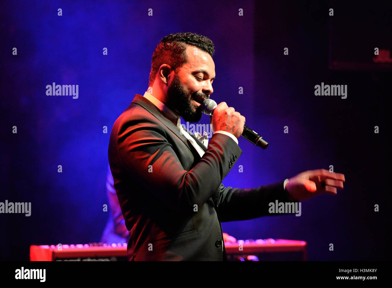 BARCELONA - APR 16: Myles Sanko (soul band) performs at Luz de Gas club ...