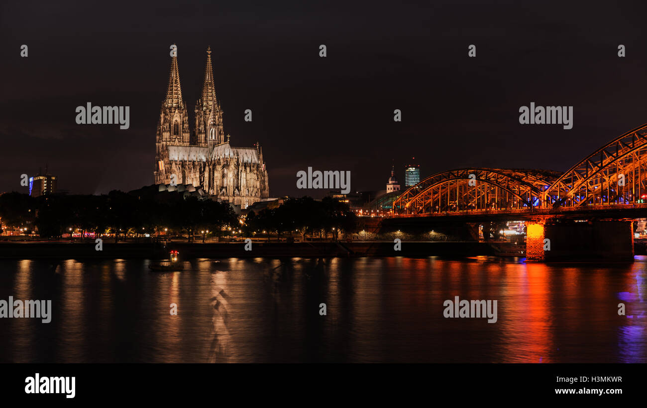 Illuminated Cologne Cathedral at night in Cologne Stock Photo - Alamy
