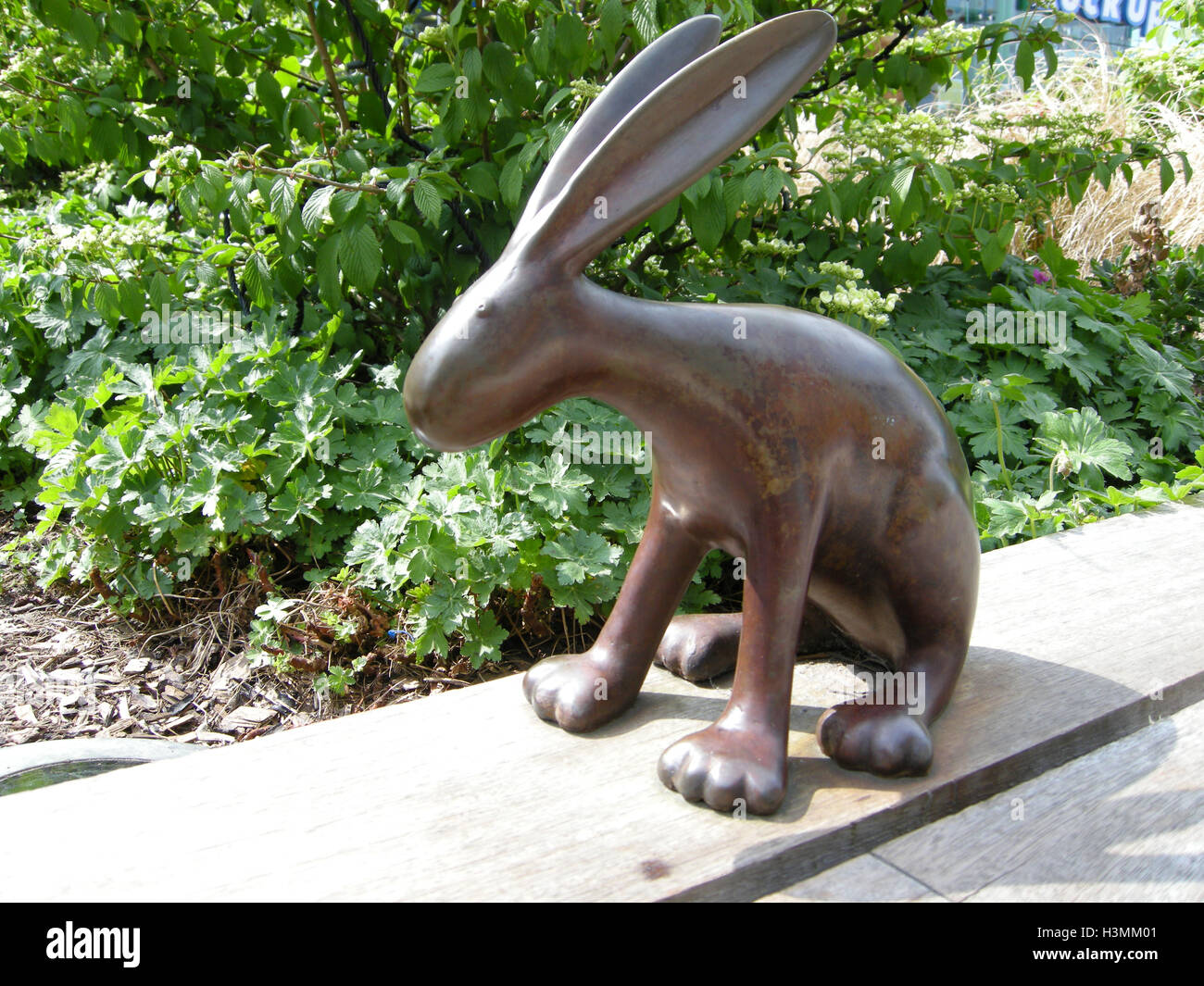 Bronze rabbit hi-res stock photography and images - Alamy