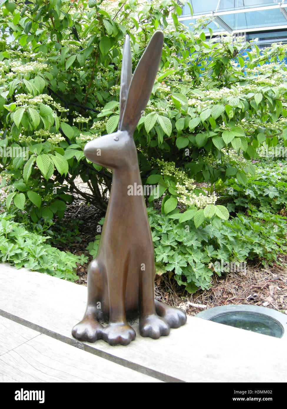 Bronze rabbit hi-res stock photography and images - Alamy