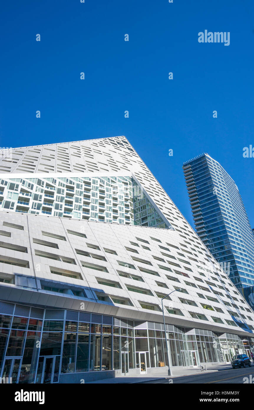Manhattan pyramid building hi-res stock photography and images - Alamy
