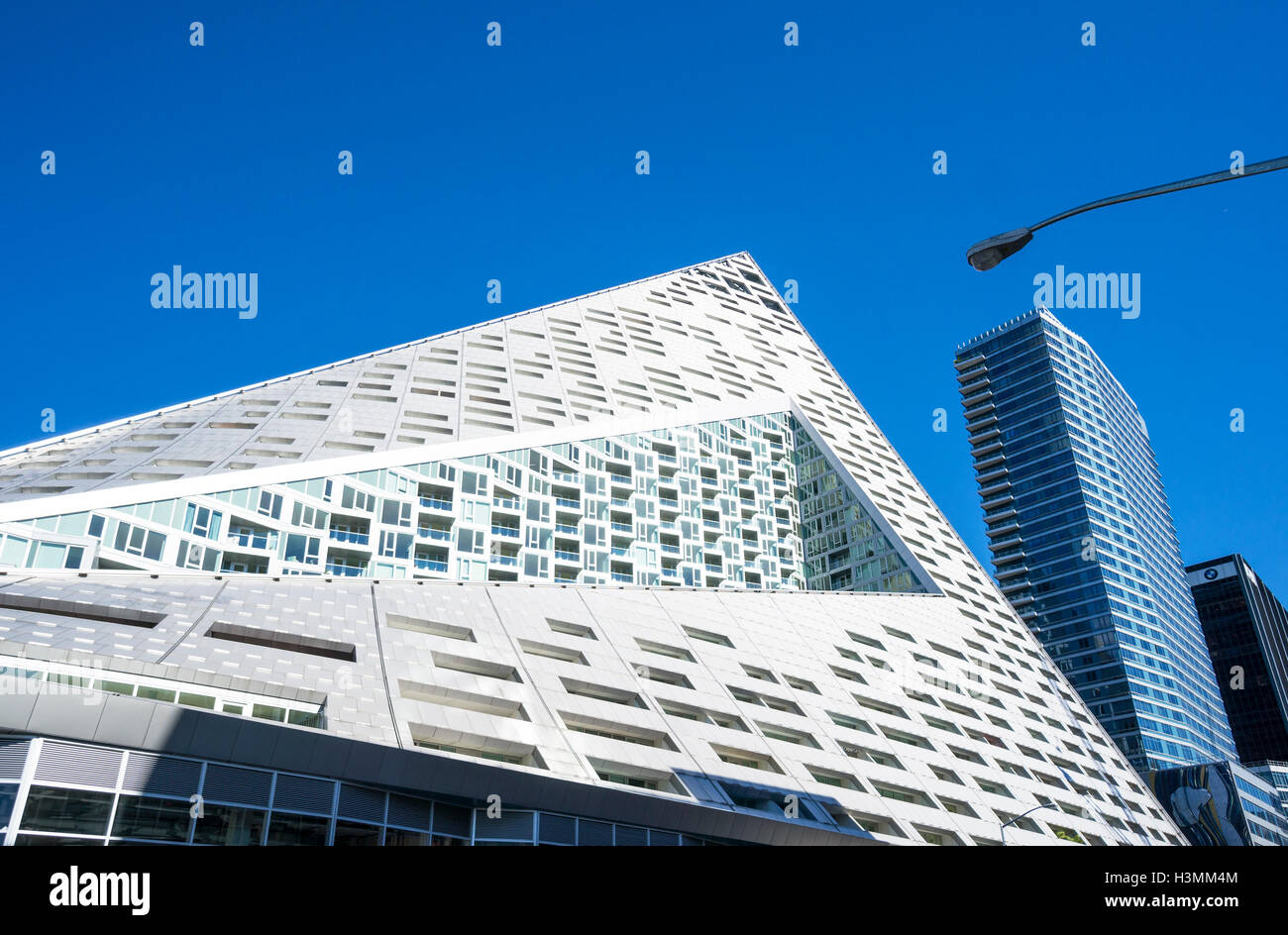 Manhattan pyramid building hi-res stock photography and images - Alamy