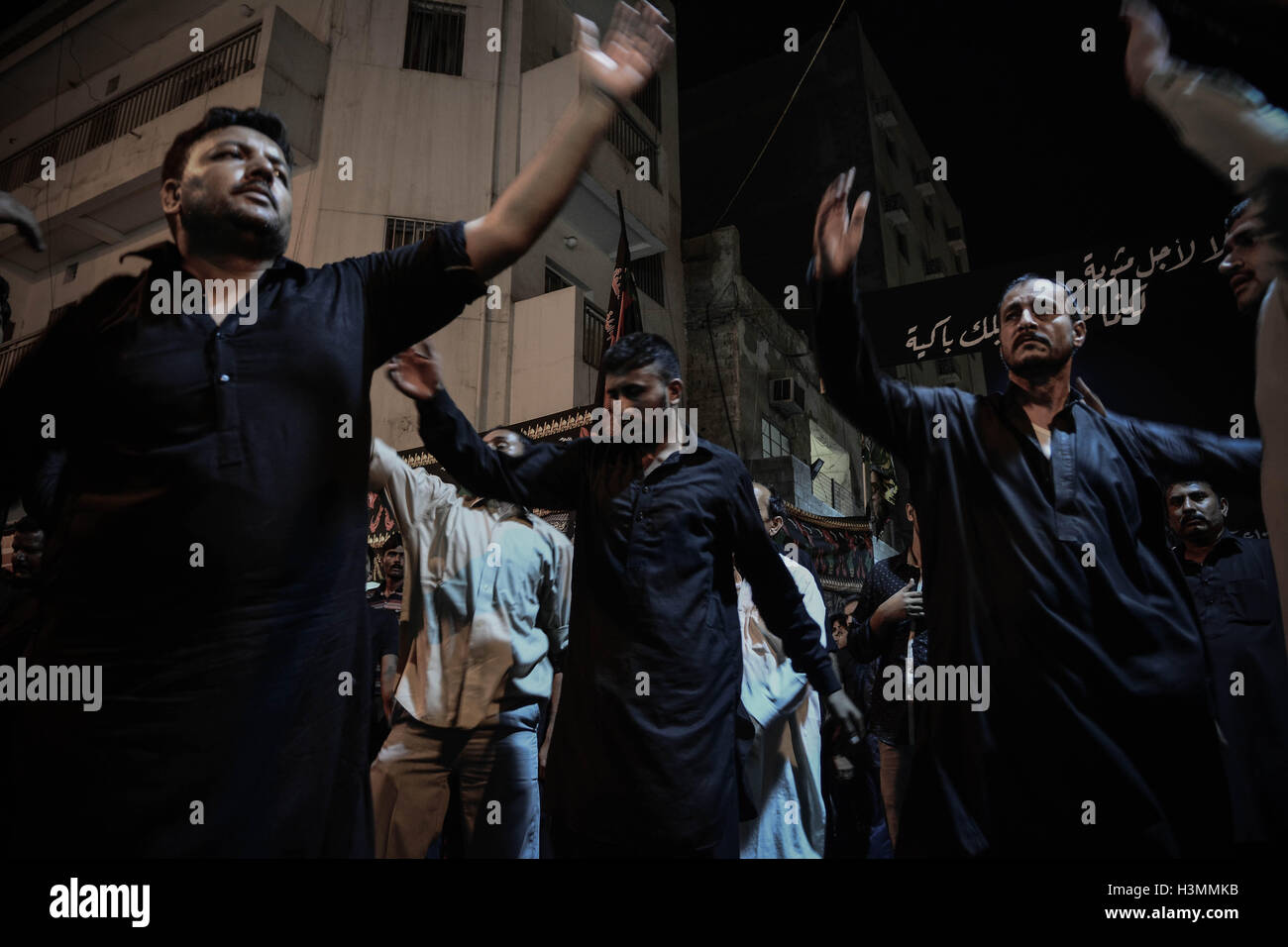 Manama, Bahrain. 10th Oct, 2016. Shia Muslims of Pakistani community ...