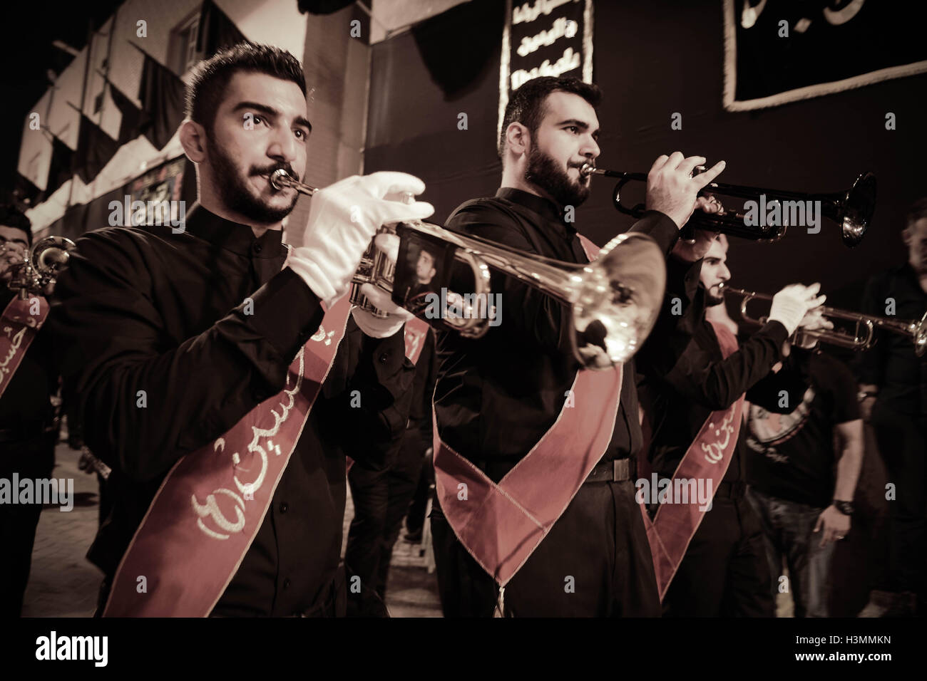 Bahraini music hi-res stock photography and images - Alamy