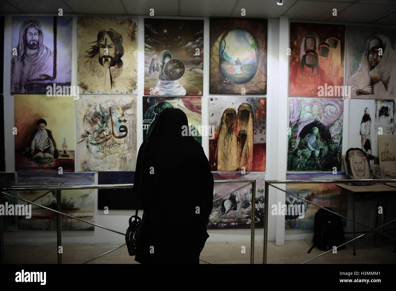 Manama, Bahrain. 10th Oct, 2016. Bahraini citizenship in one of the art ...