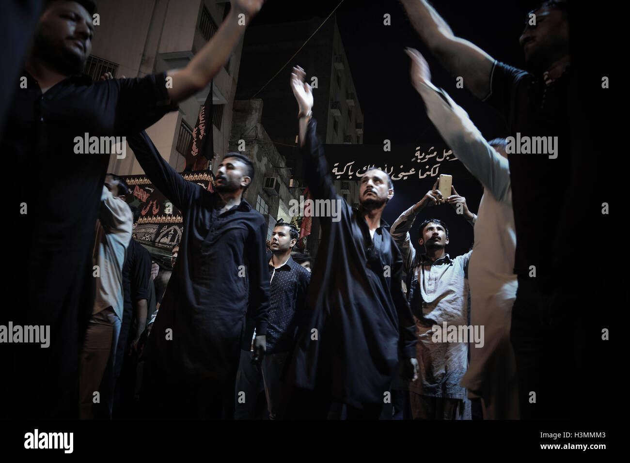 Manama, Bahrain. 10th Oct, 2016. Shia Muslims of Pakistani community ...