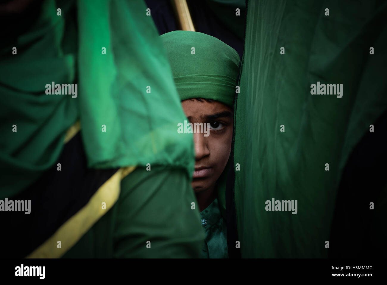 Manama, Bahrain. 10th Oct, 2016. Bahraini children wearing clothes ...