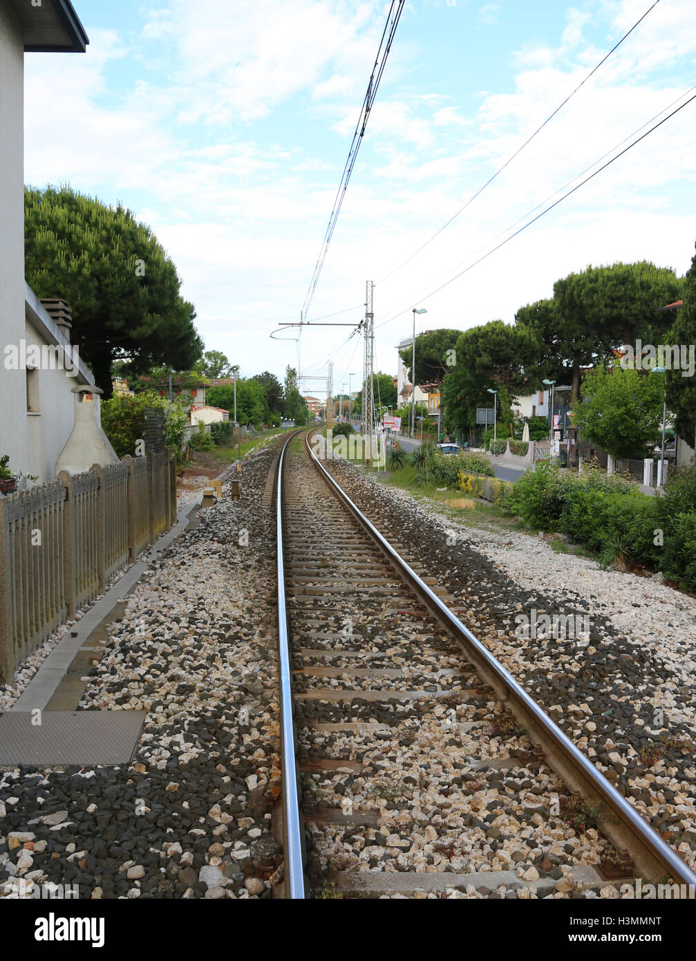 long railway line with the tracks in the middle of the city Stock Photo ...