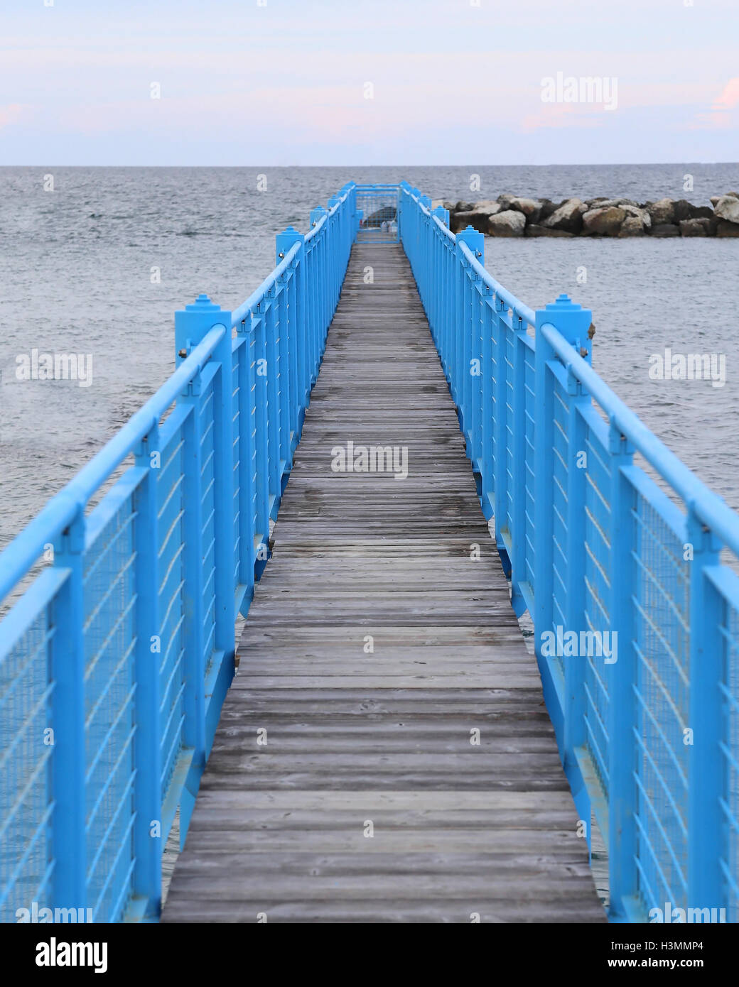 Bridge to dock hi-res stock photography and images - Alamy