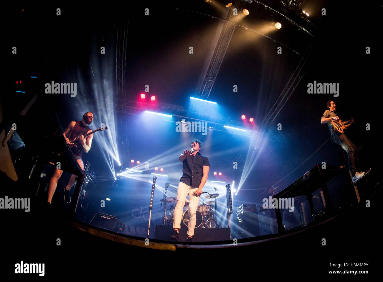 Don broco on stage hi-res stock photography and images - Alamy