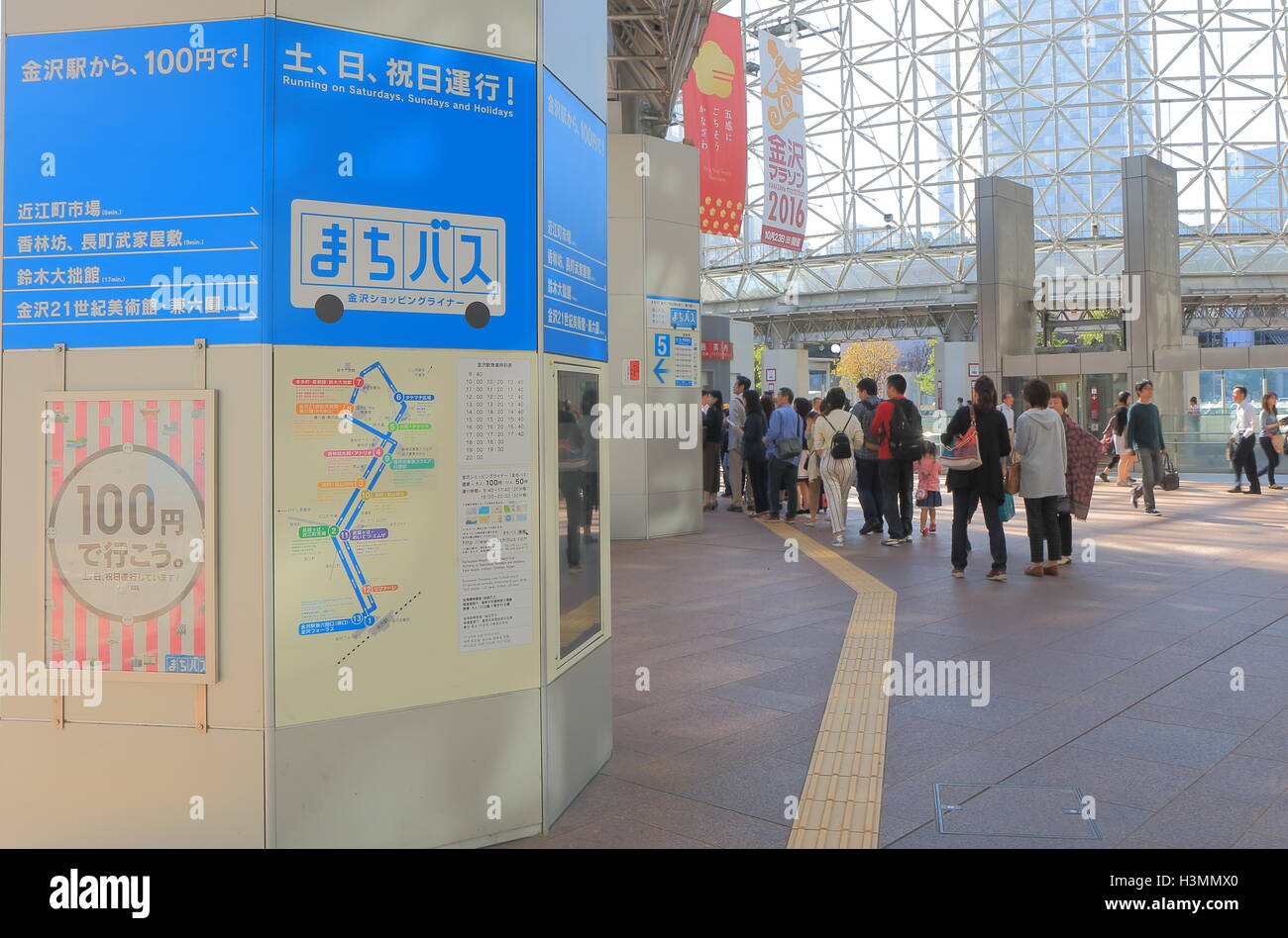 Queue of people at bus stop hi-res stock photography and images - Alamy