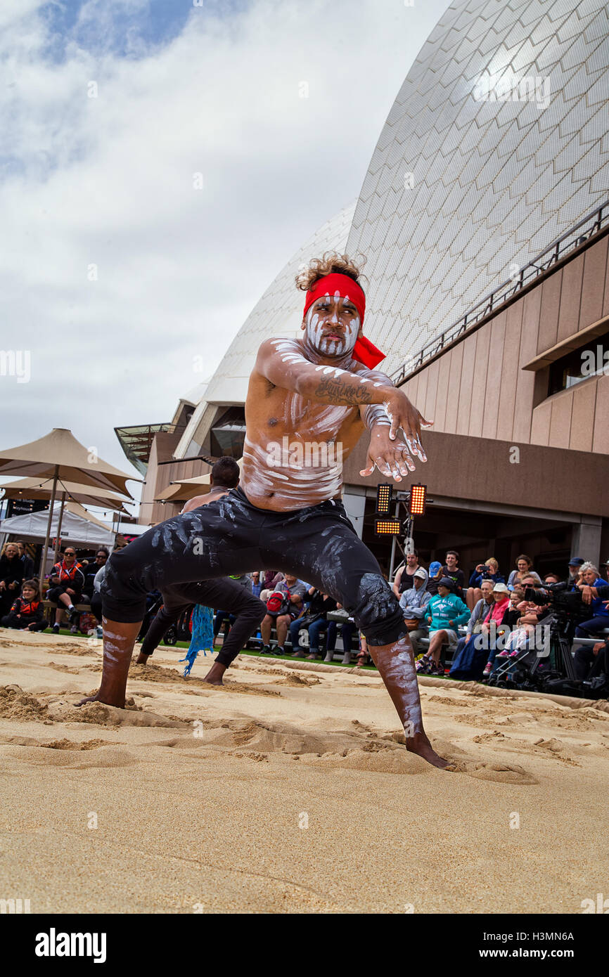Aboriginal dancing australia hi-res stock photography and images - Alamy