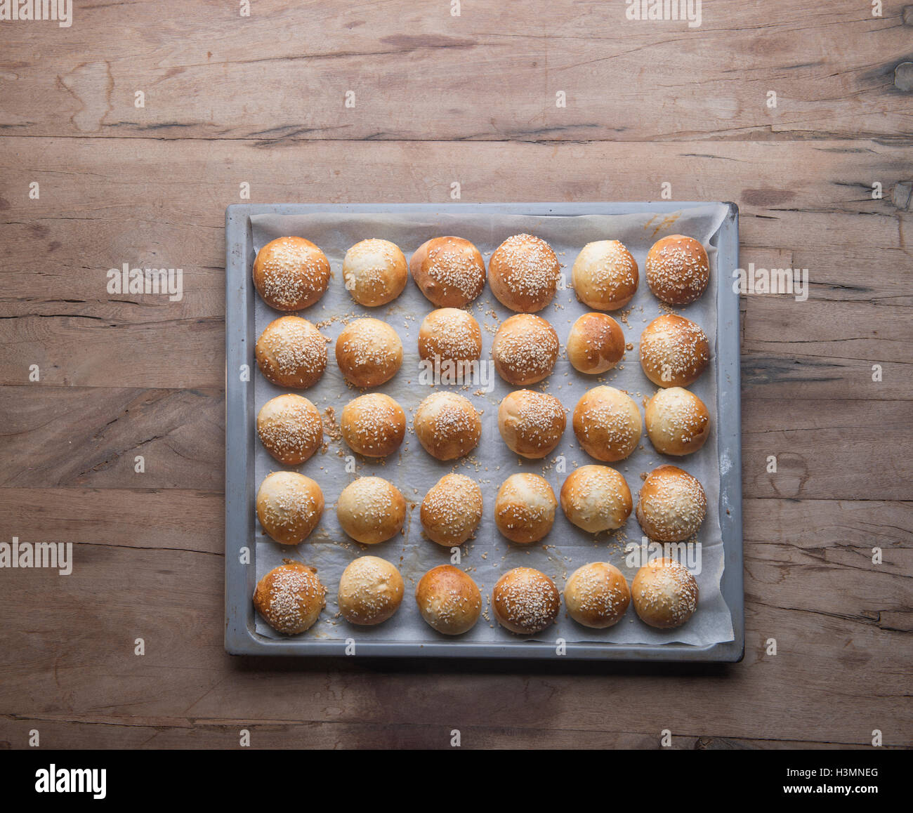 Buns on a tray hi-res stock photography and images - Alamy