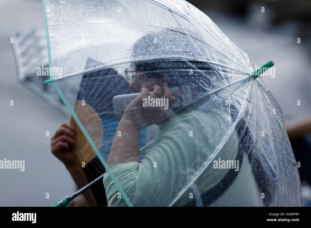 Japan Woman in Rain Stock Photo - Alamy
