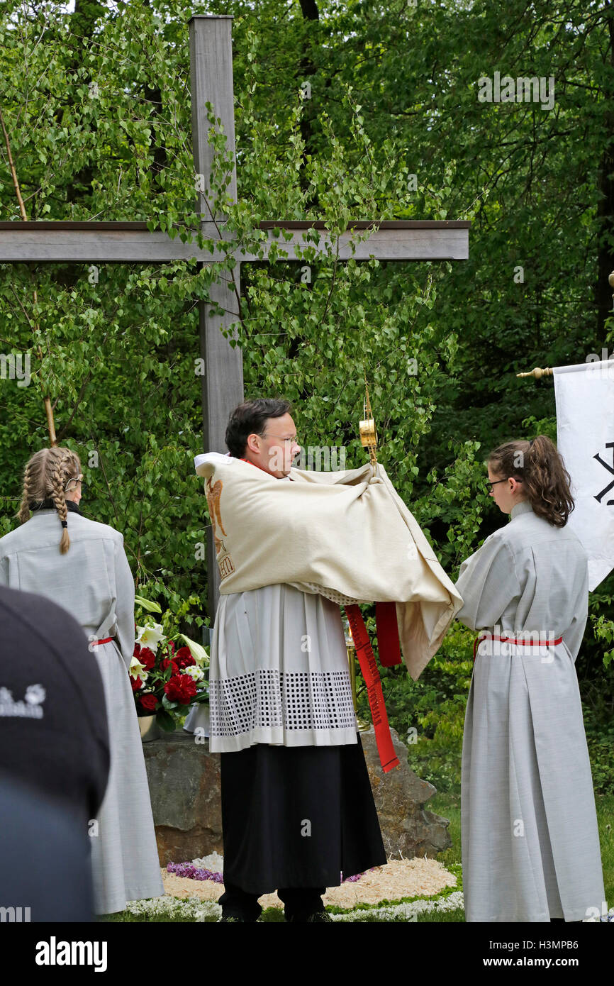Procession catholic mass hi-res stock photography and images - Alamy