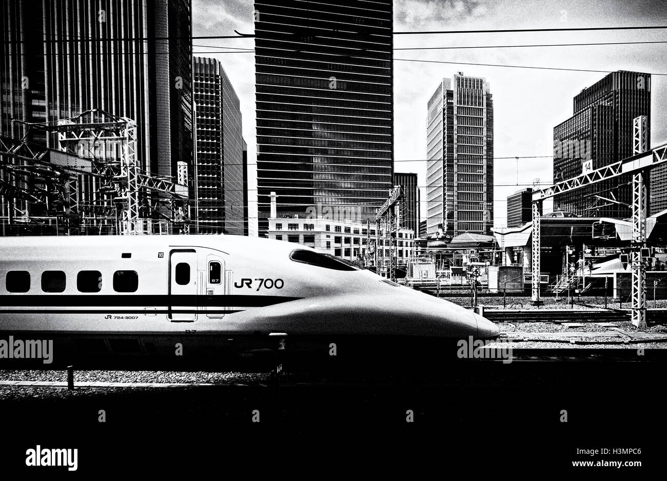 Shinkansen jr700 hi-res stock photography and images - Alamy