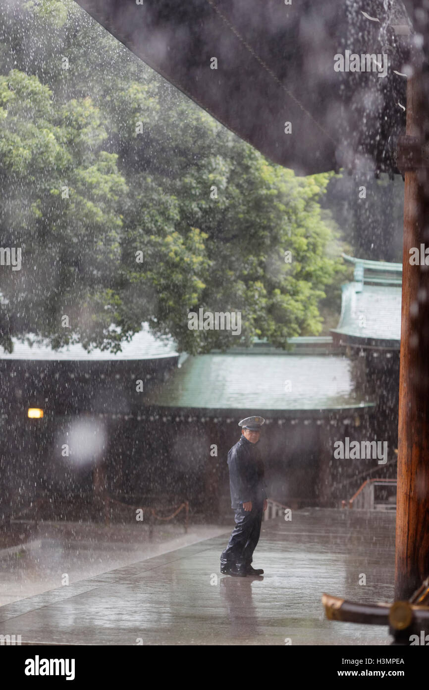 Tokyo Meiji Shrine Guard Stock Photo - Alamy