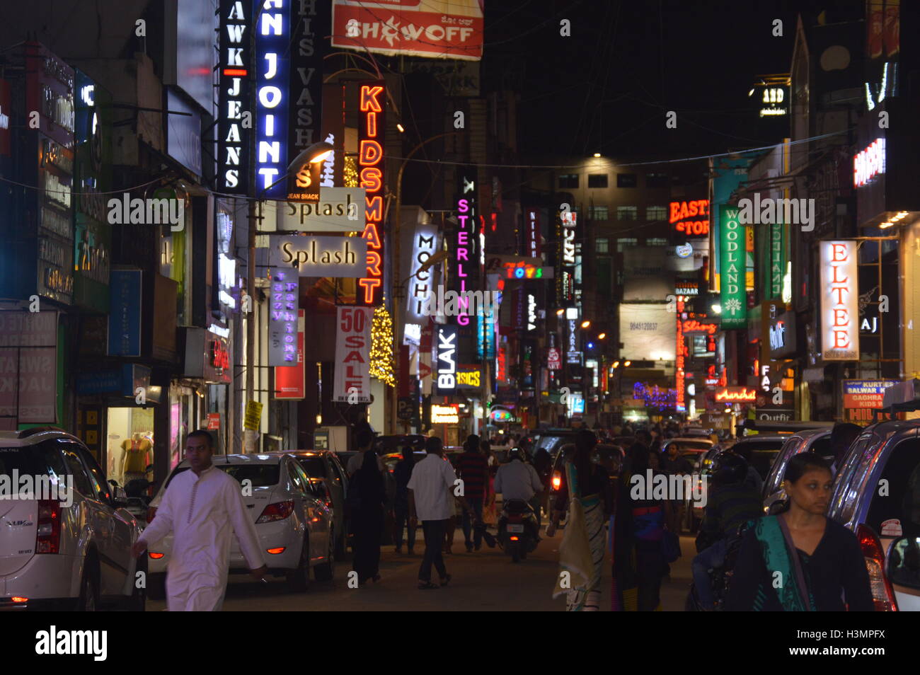 Commercial street bangalore hi-res stock photography and images - Alamy