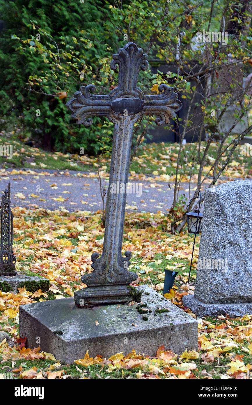 Old cross on graveyard on autumn Stock Photo - Alamy